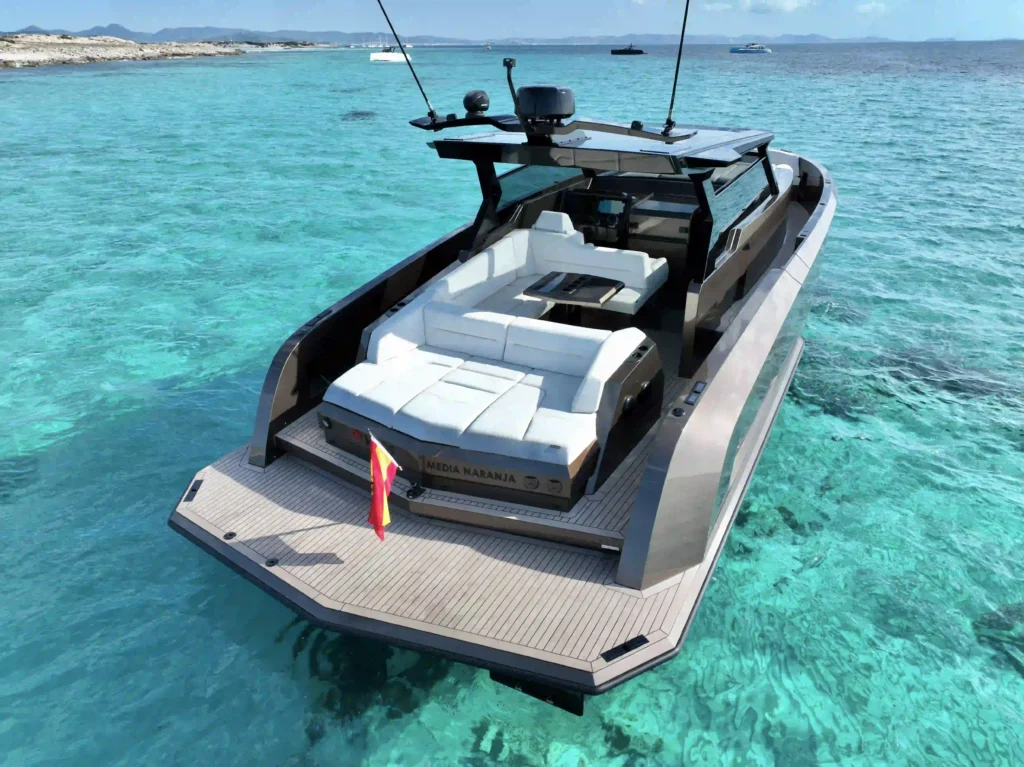 VANQUISH VQ45 T TOP"MEDIA NARANJA" - Very boat