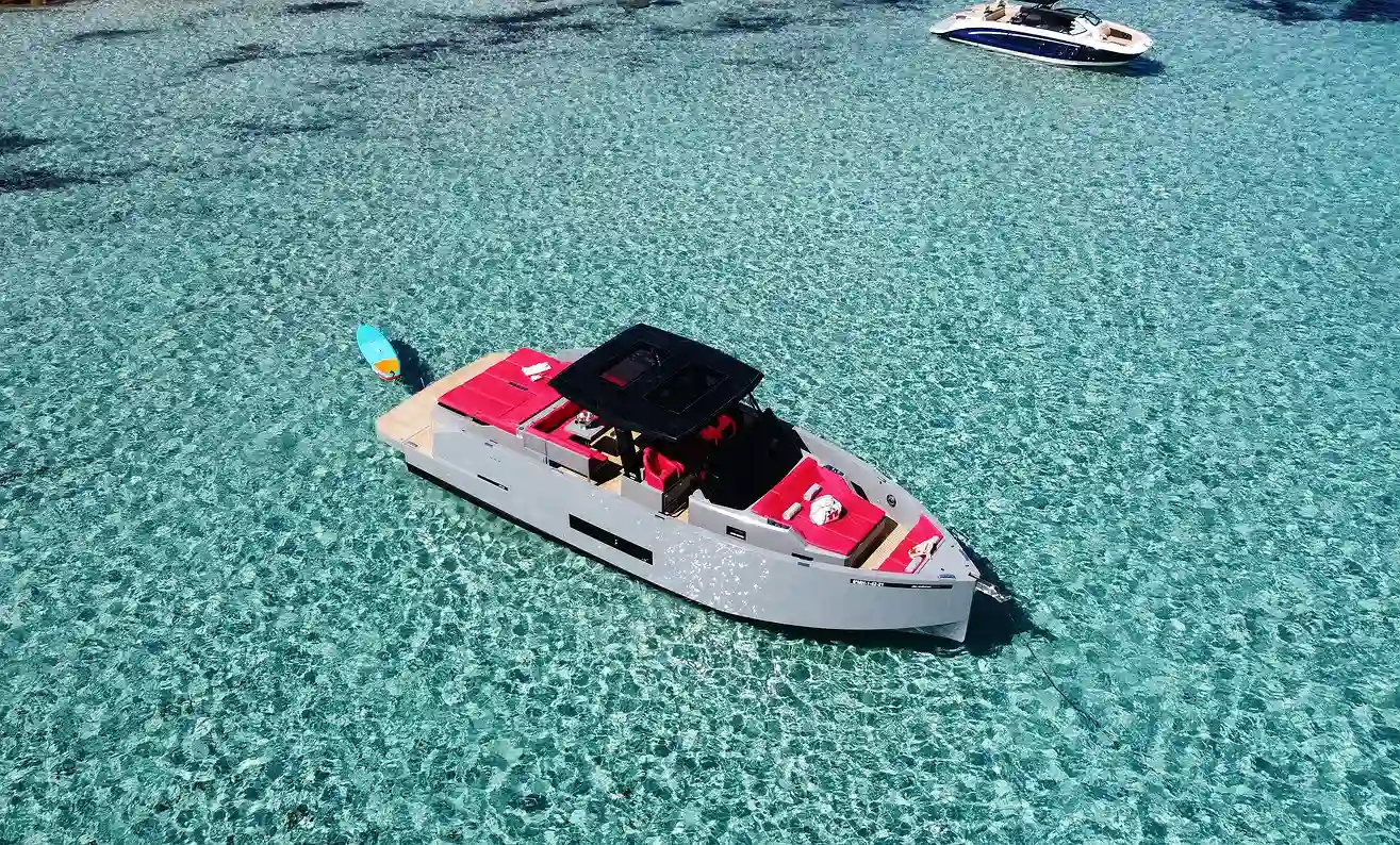 DE ANTONIO D42 OPEN "AURA" REFIT 2025 - Very boat